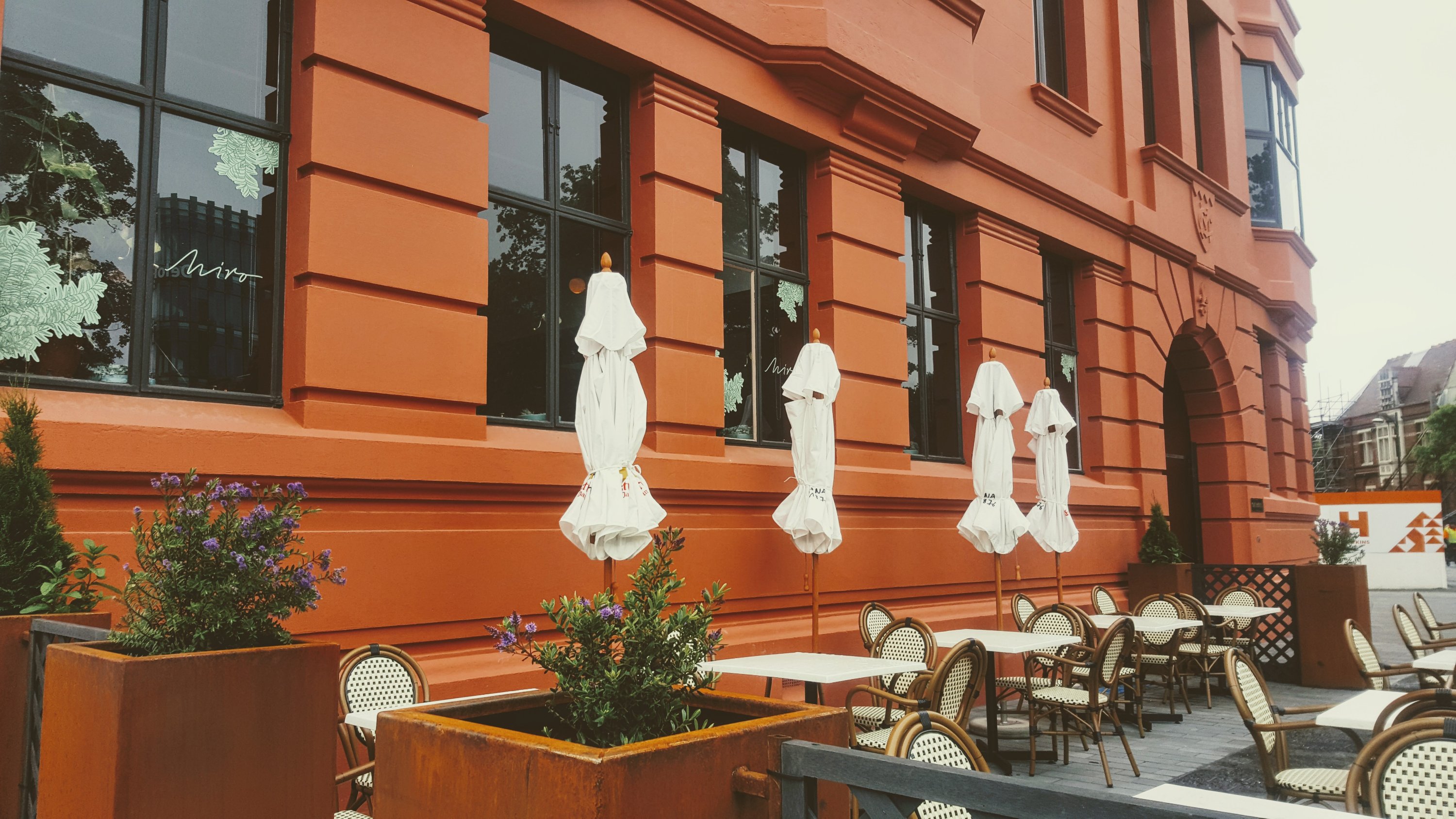 Outdoor cafe seating at Miro on Oxford Terrace – Ōtautahi ...
